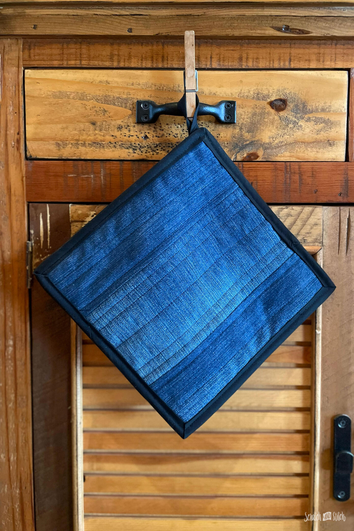 Upcycled Denim Hot Pad and Oven Mitt | Scratch and Stitch